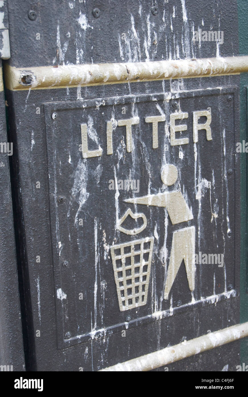 Litter bin sign hi-res stock photography and images - Alamy