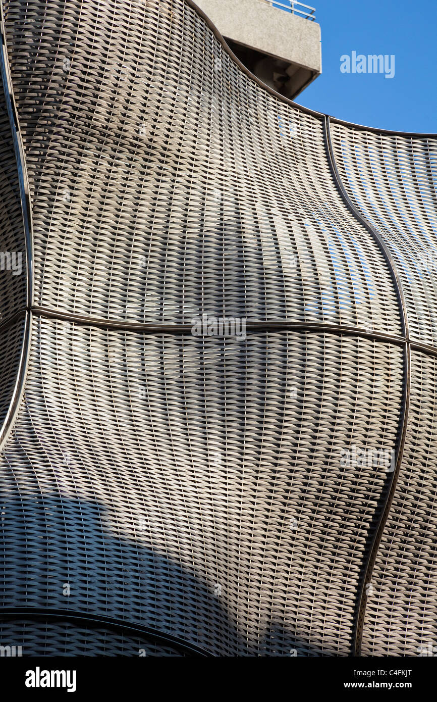 Metal screen architecture hi-res stock photography and images - Alamy