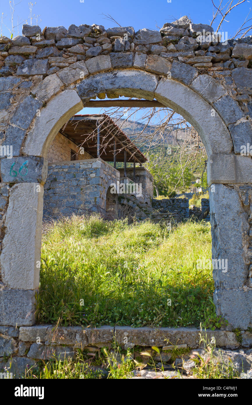 Abandoned ruined building after war hi-res stock photography and images ...