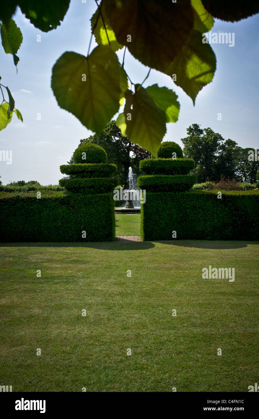 Fountain the the grounds of Hatfield House, Hertfordshire, England ...