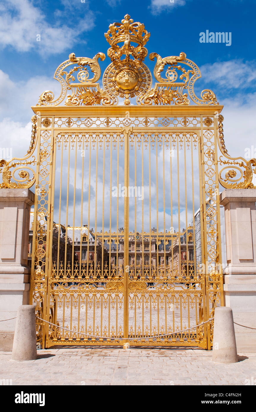 Main gate of Versailles, Paris, France Stock Photo - Alamy