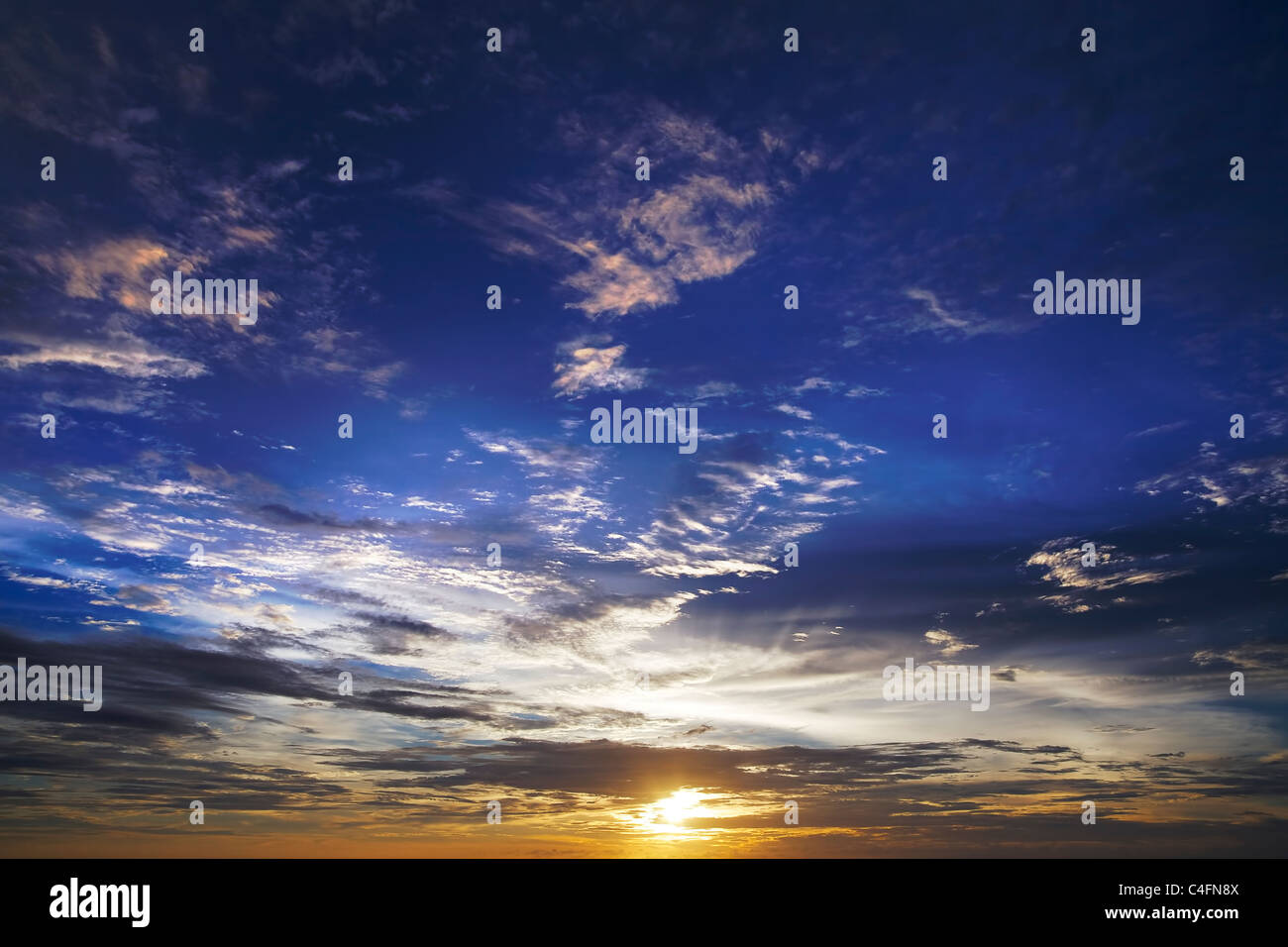 Twilight skies hi-res stock photography and images - Alamy