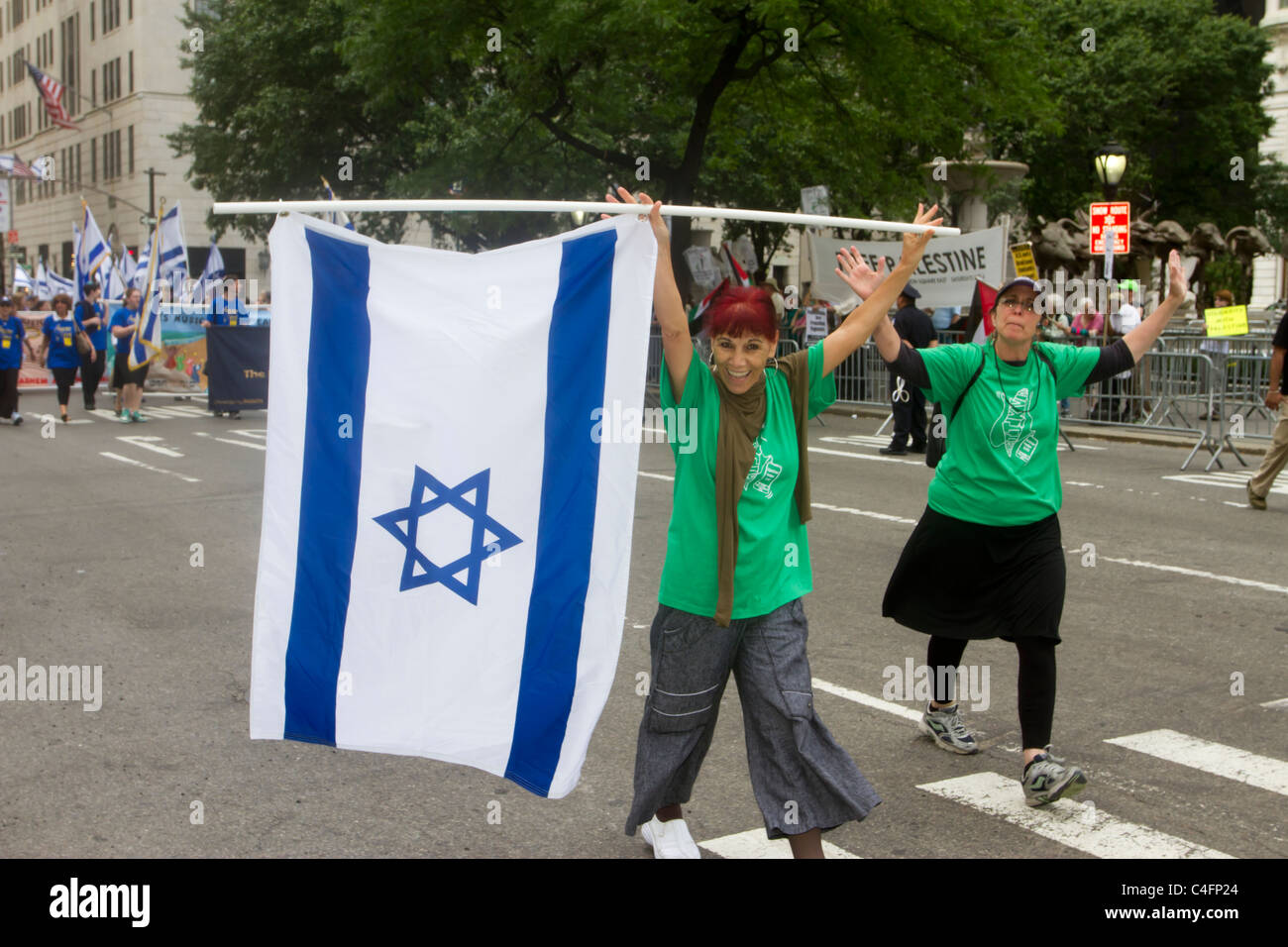Israeli woman carrying the israeli flag hi-res stock photography and ...