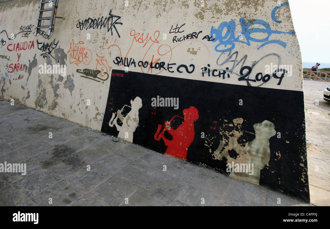 Graffiti of saxophone players on a monument Stock Photo - Alamy