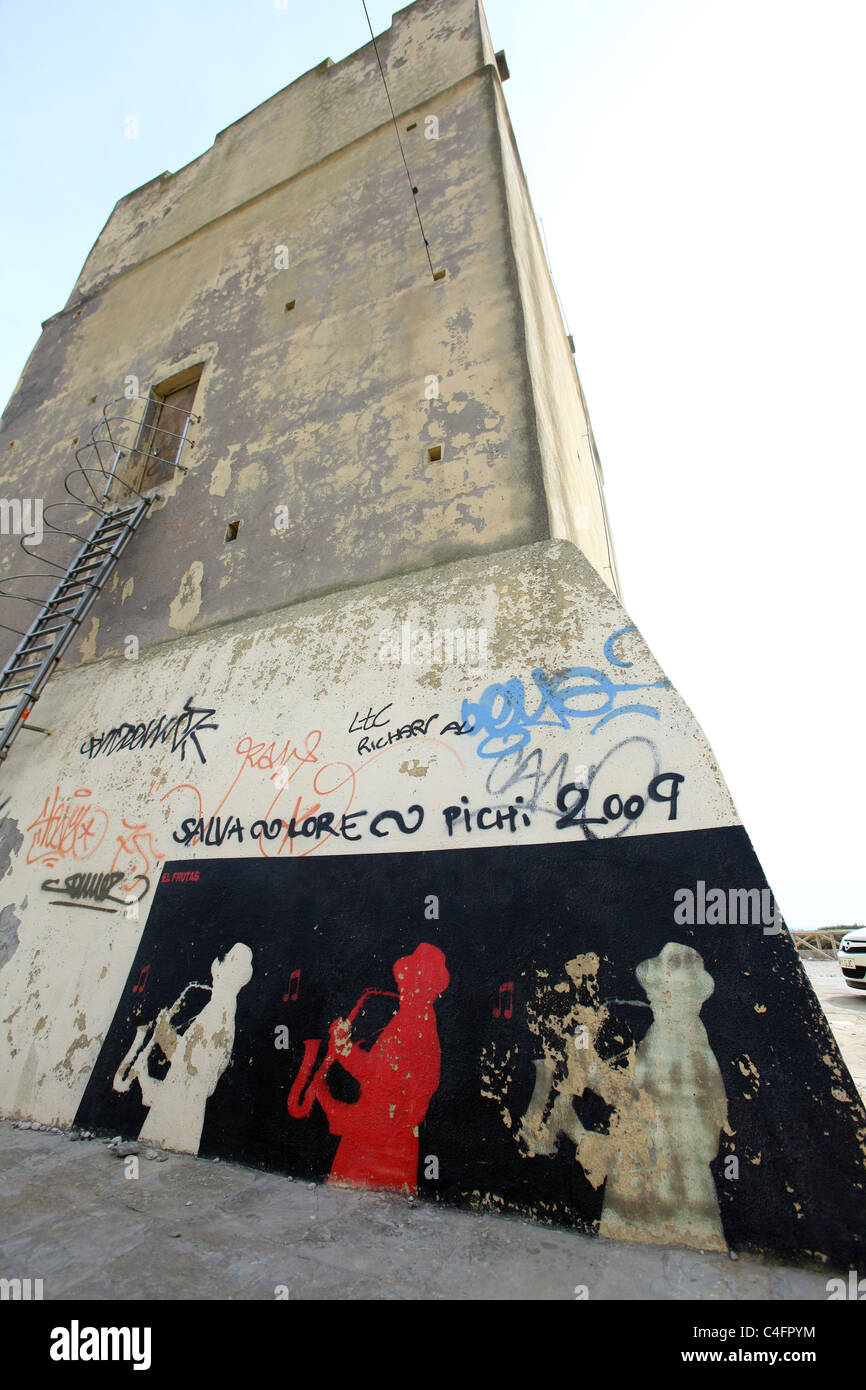 Graffiti of saxophone players on a monument Stock Photo - Alamy