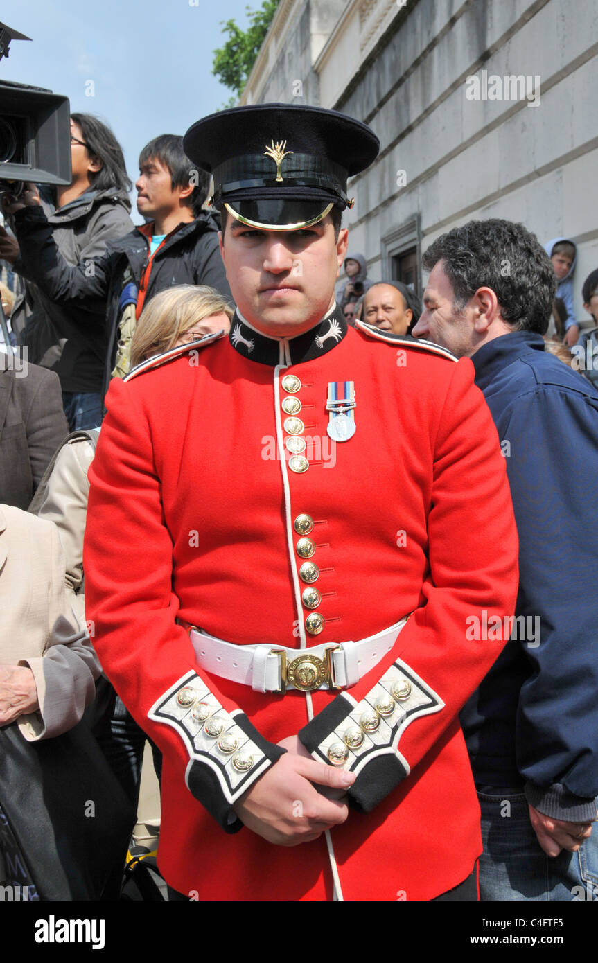 Scarlet uniform hi-res stock photography and images - Alamy