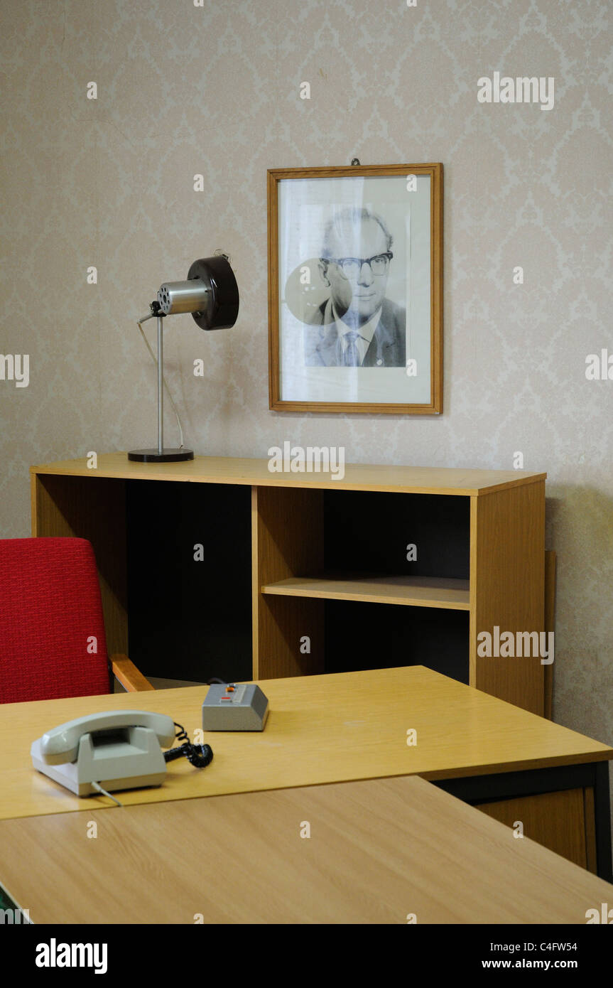 Interrogation rooms hi-res stock photography and images - Alamy