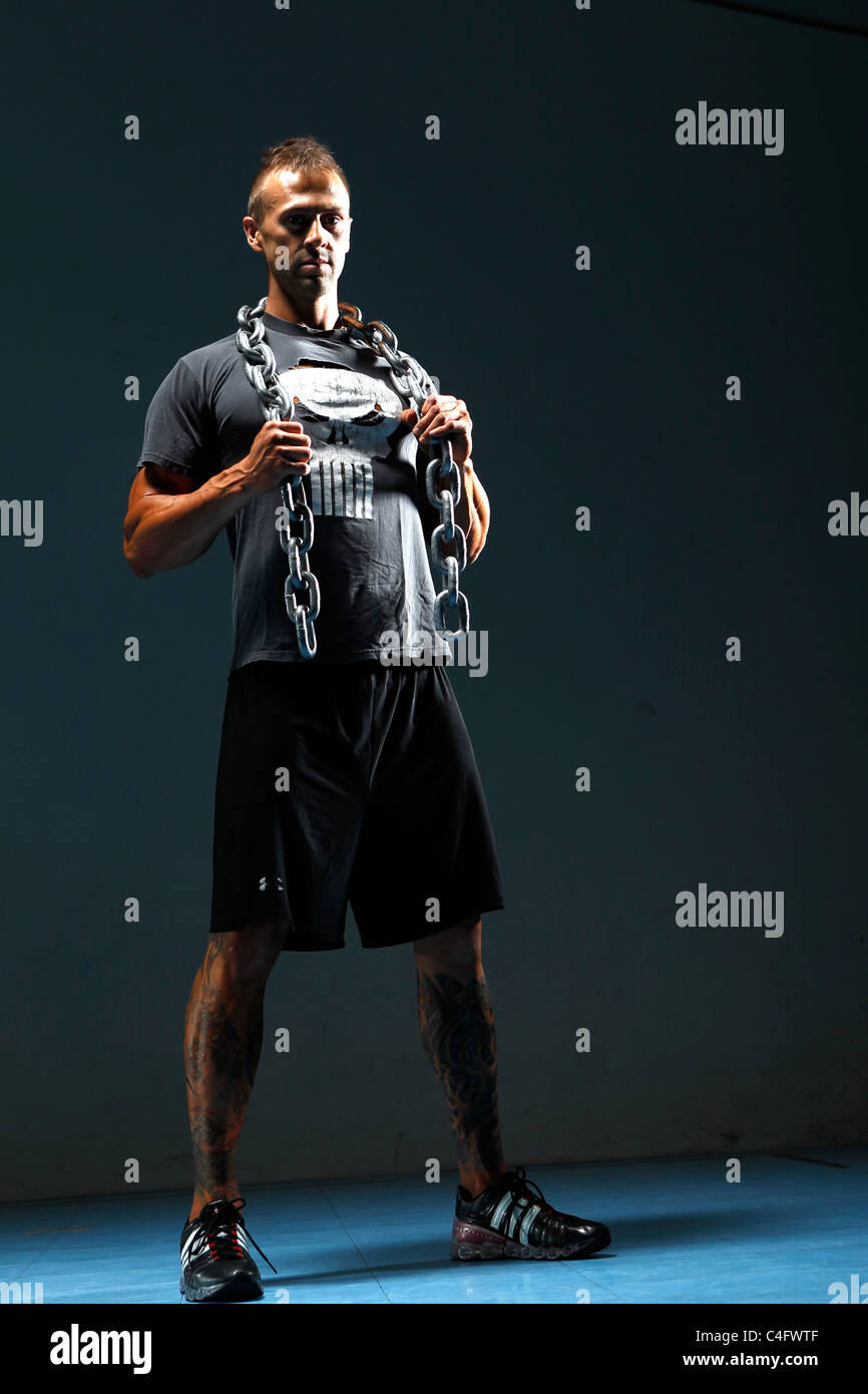 Muscle man chain hi-res stock photography and images - Alamy