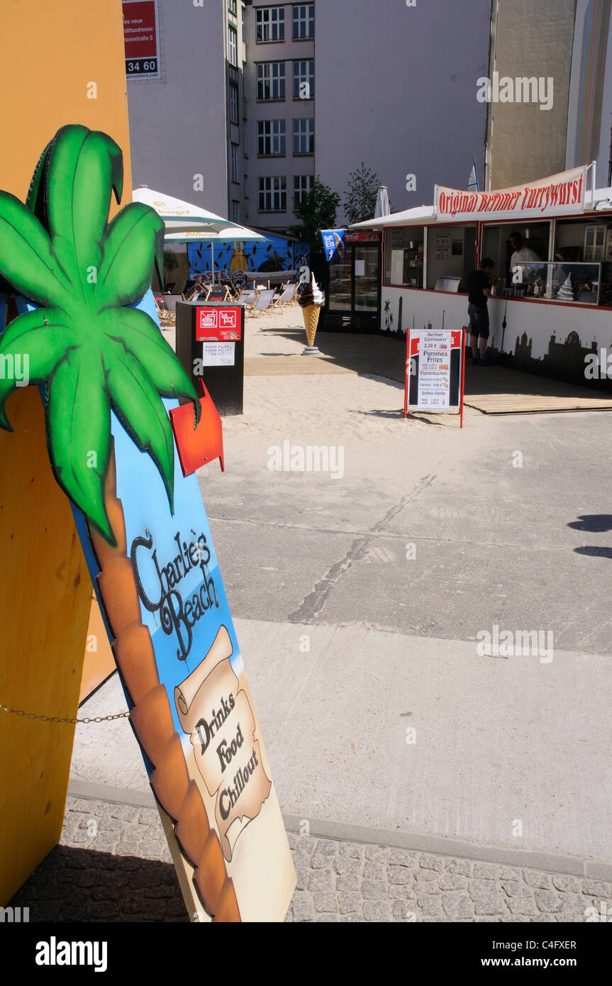 Charlie beach at checkpoint charlie hi-res stock photography and images ...