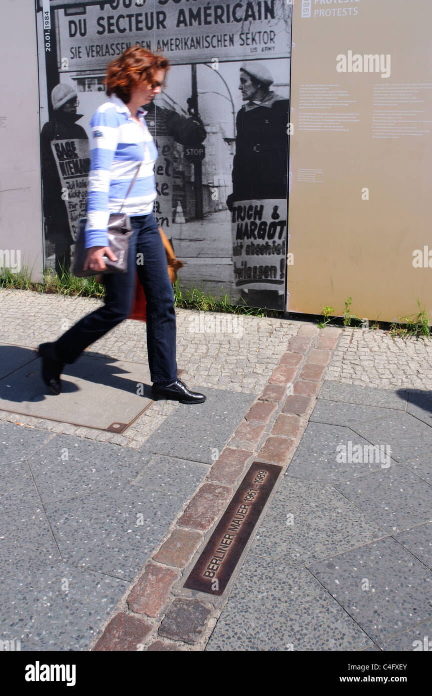 People crossing line marks berlin hi-res stock photography and images ...