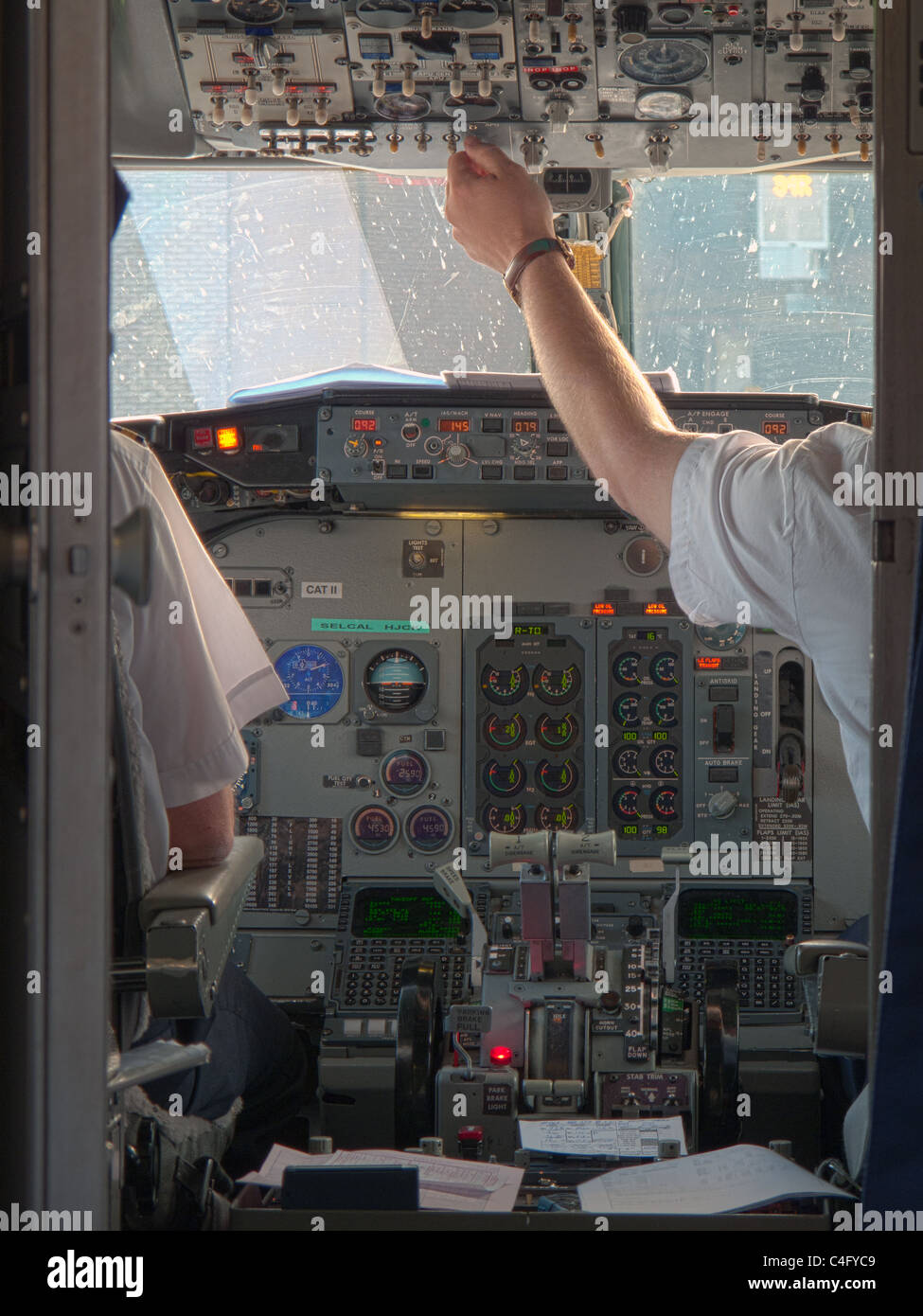 Plane cockpit pilots hi-res stock photography and images - Alamy