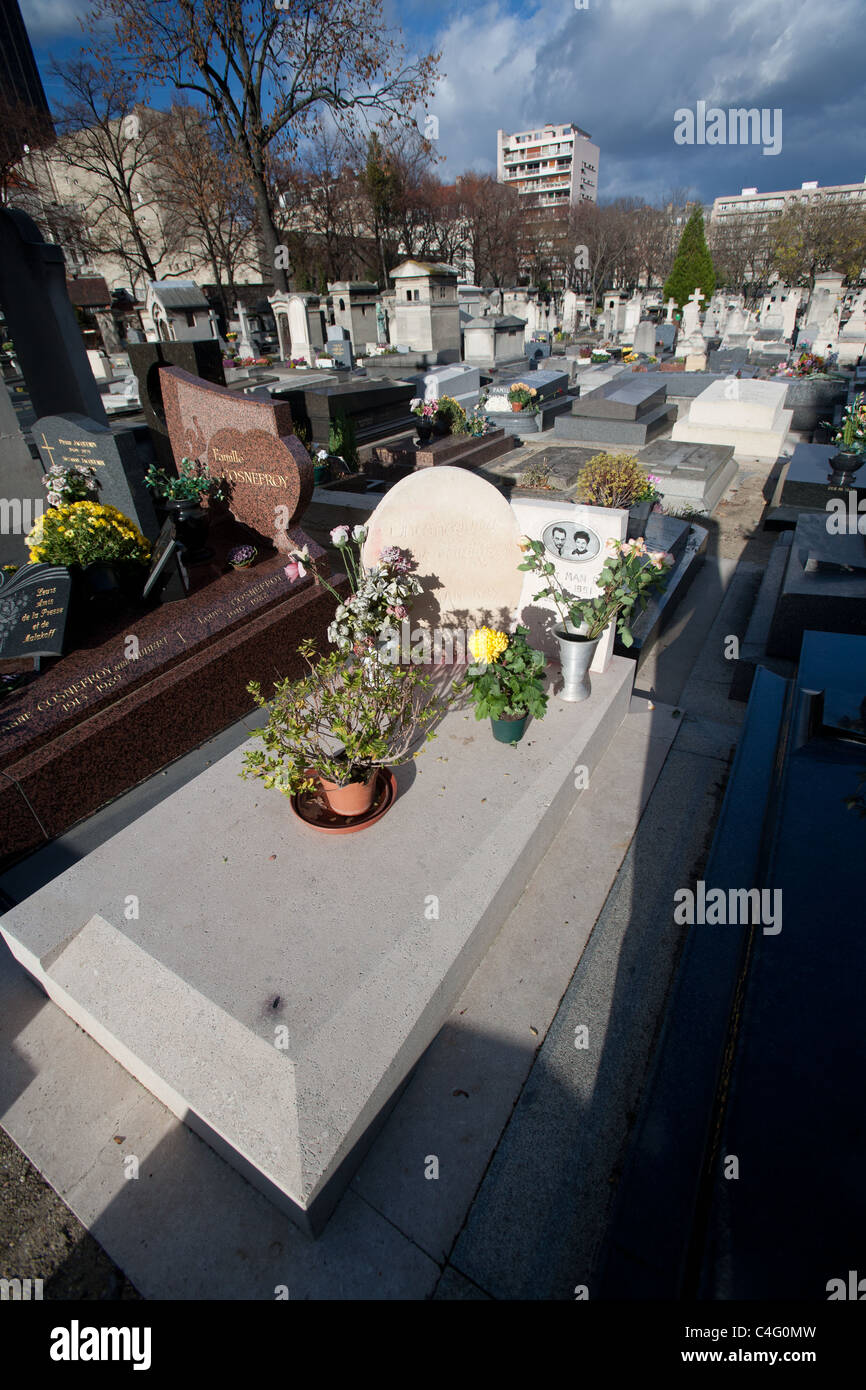 Man Ray grave Stock Photo - Alamy