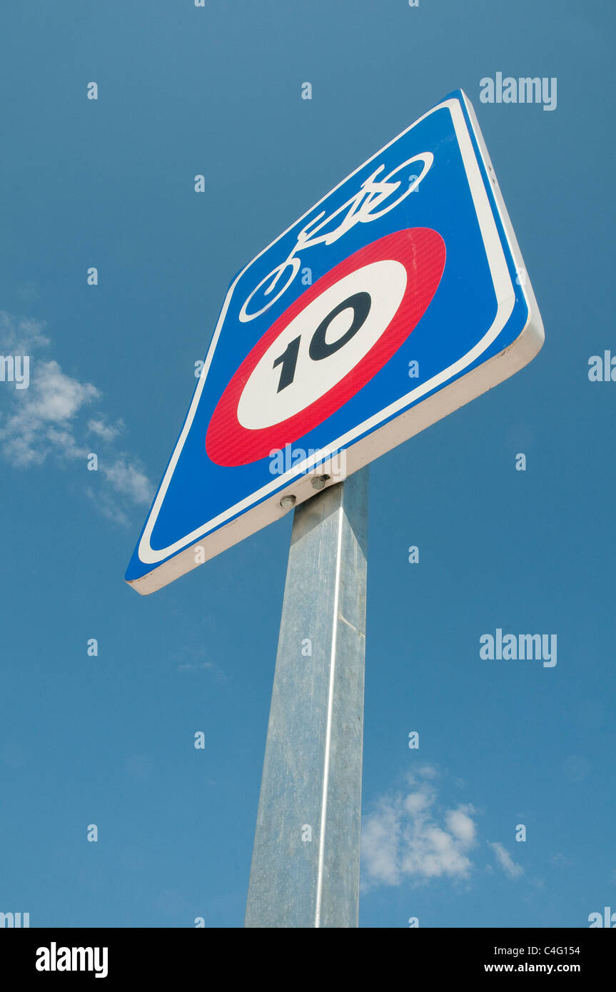 Señal de seguridad vial hi-res stock photography and images - Alamy