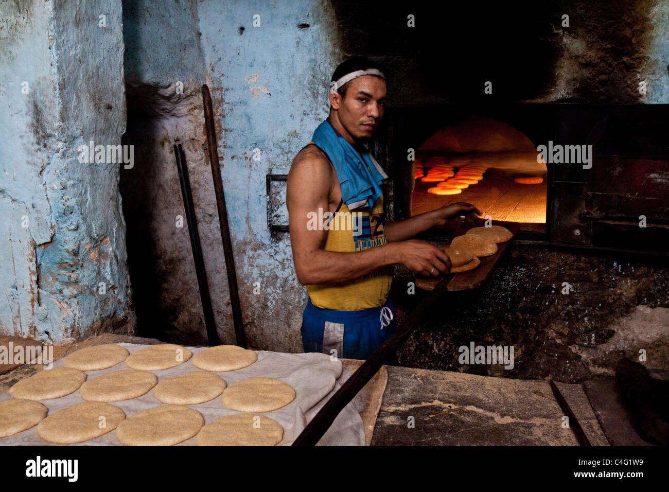 Baker baking bread, The Medina, Fez, Morocco Stock Photo - Alamy