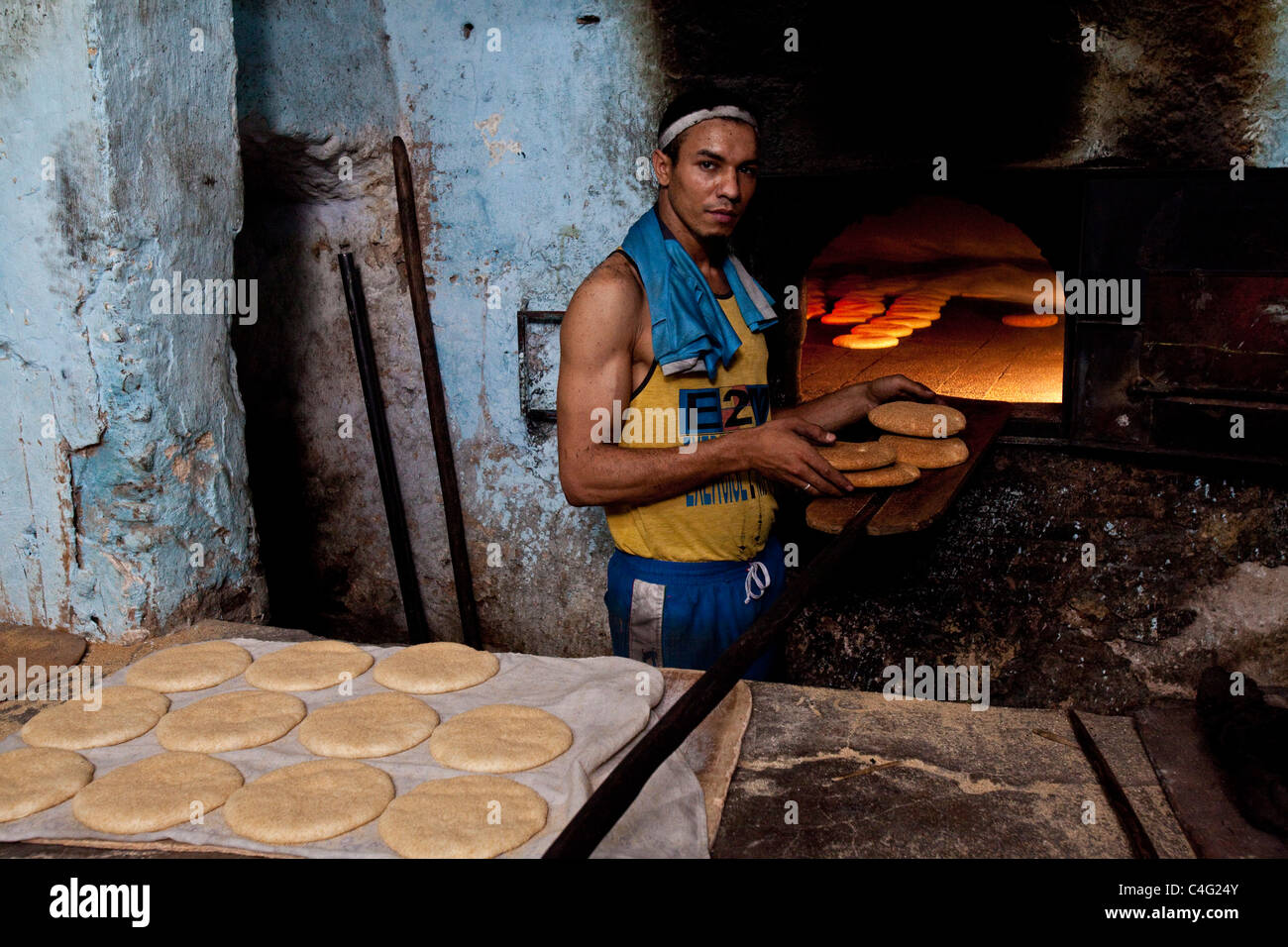 Baker baking bread, The Medina, Fez, Morocco Stock Photo - Alamy