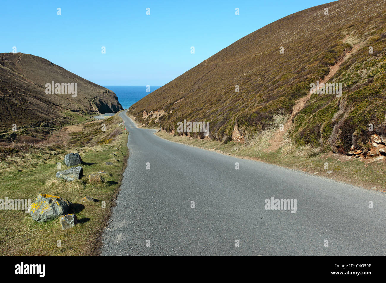Narrow road hi-res stock photography and images - Alamy