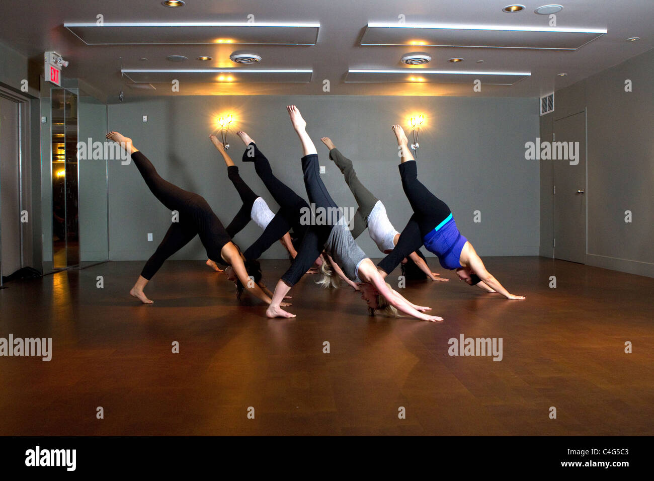Woman hot yoga class hi-res stock photography and images - Alamy