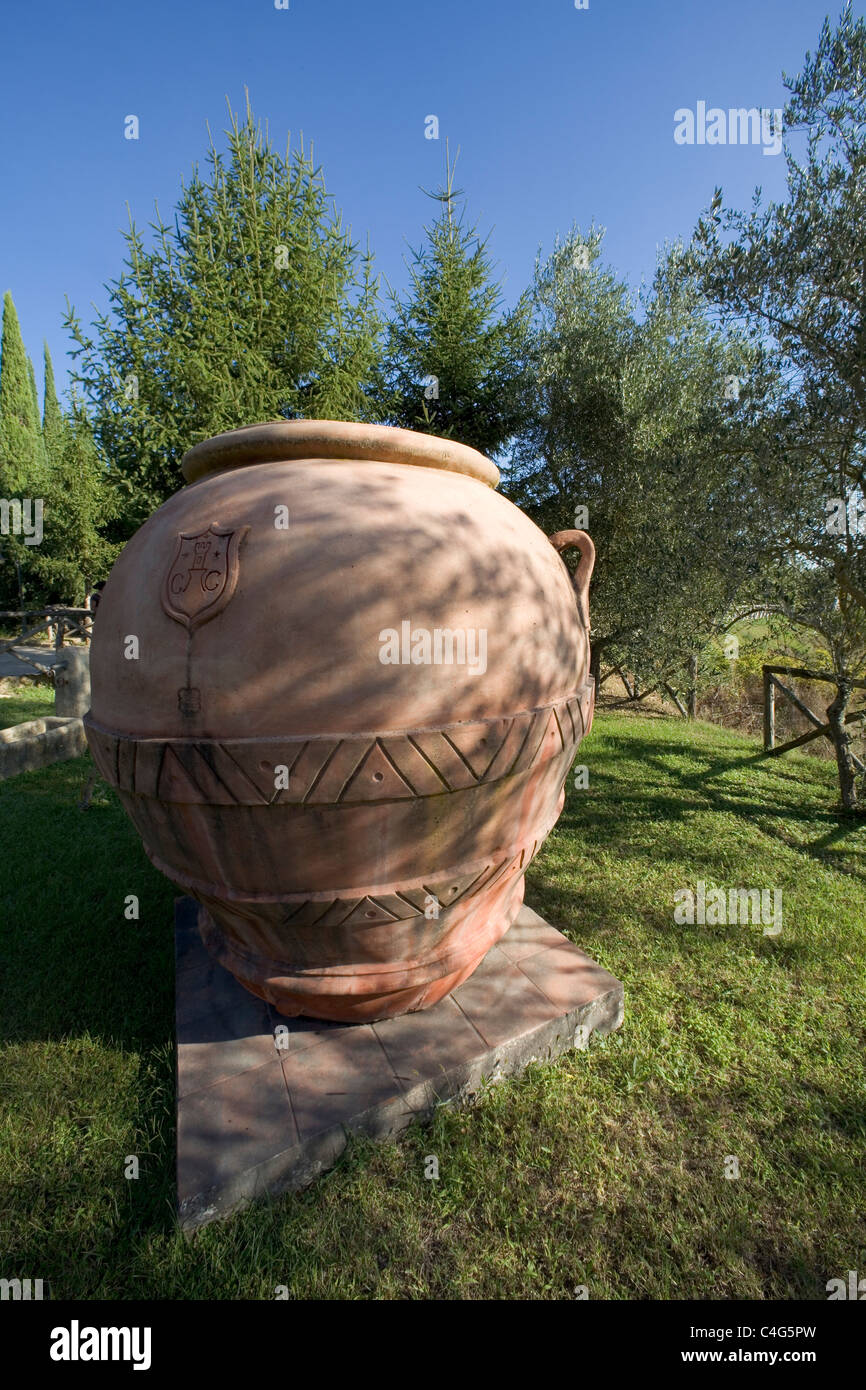 large terracotta vase or url in a Tuscan garden, Barigianino, Rosia ...