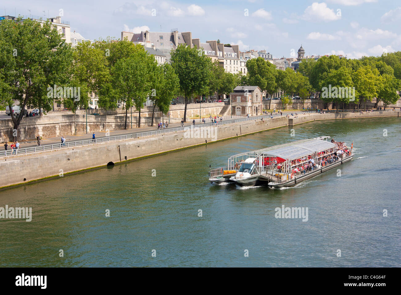 Seine paris boat hi-res stock photography and images - Alamy