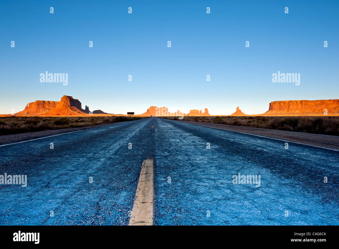 The road (highway 163) to Monument Valley and the classic view from ...