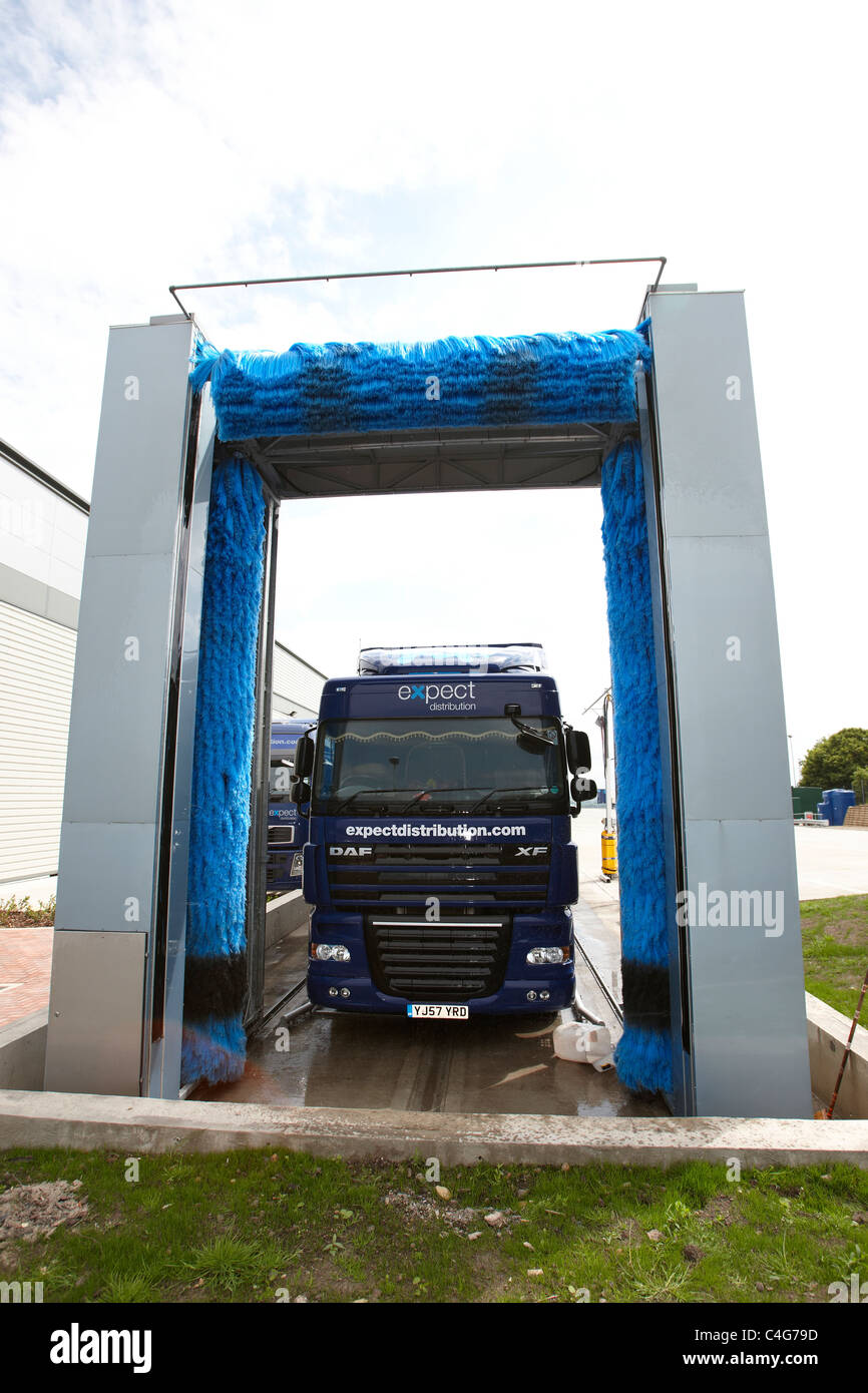 Wash lorry hi-res stock photography and images - Alamy