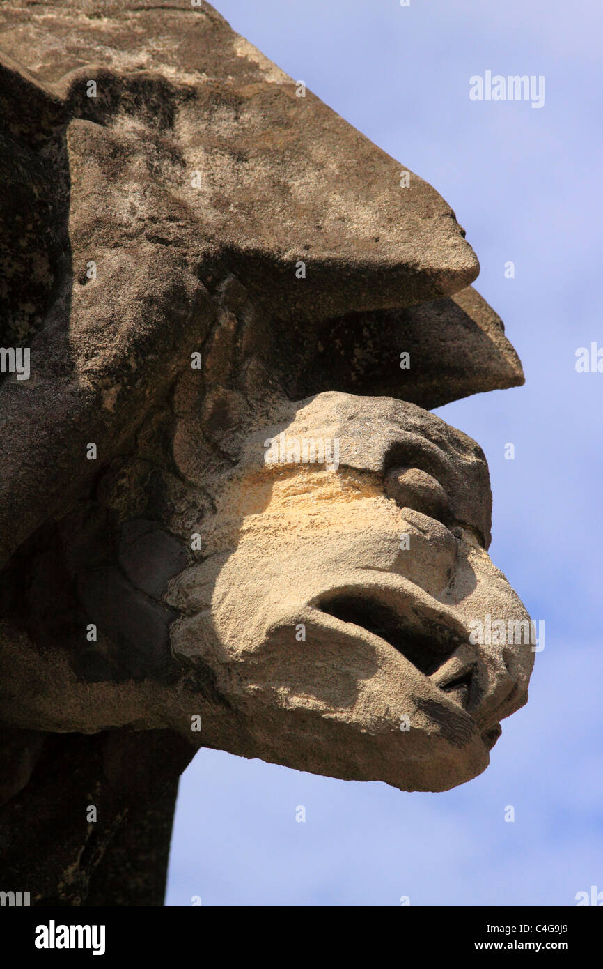 Gargoyle england creature hi-res stock photography and images - Alamy