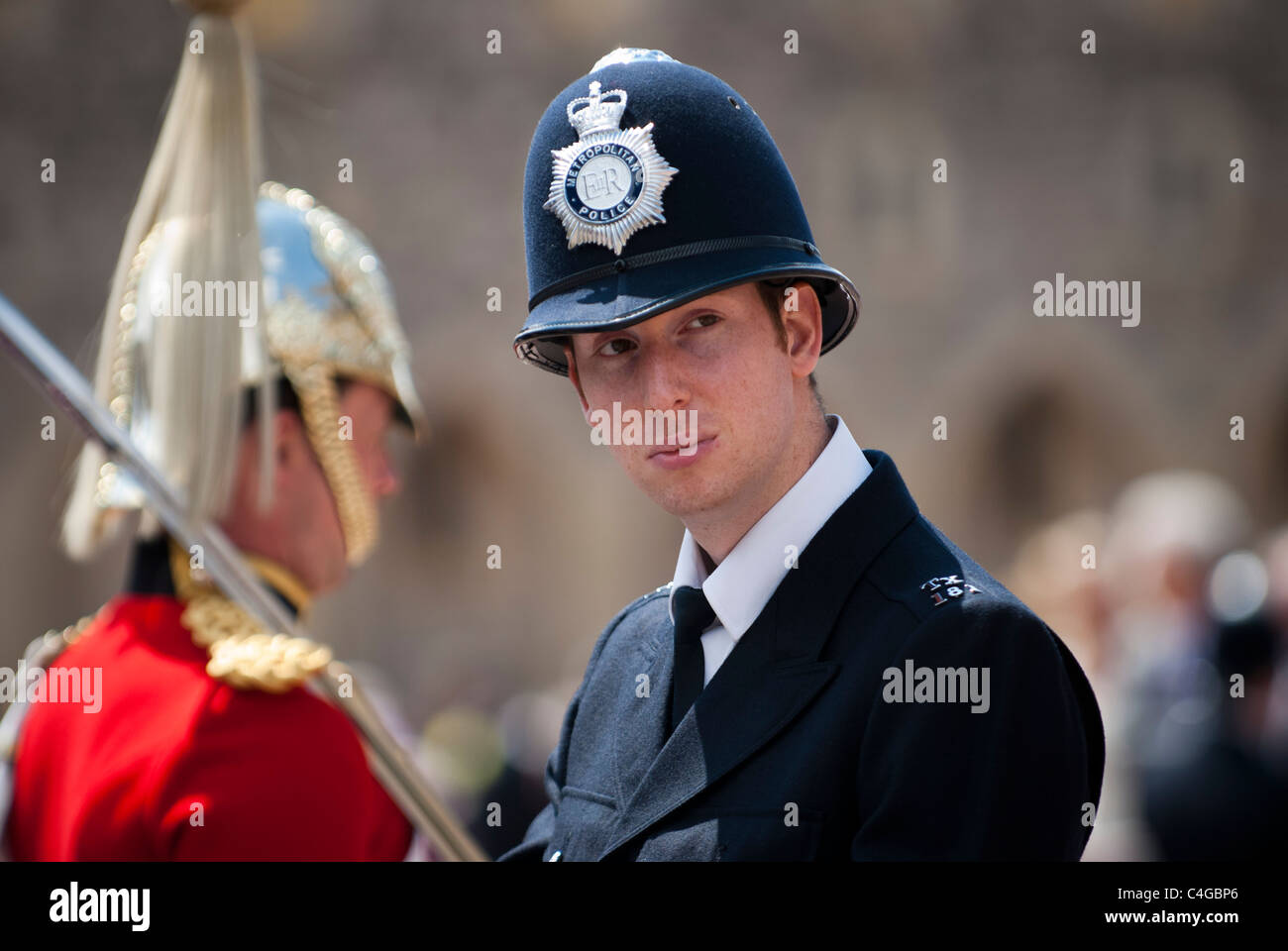 Windsor castle security hi-res stock photography and images - Alamy