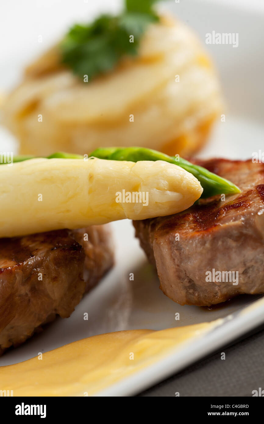 asparagus on steak Stock Photo - Alamy