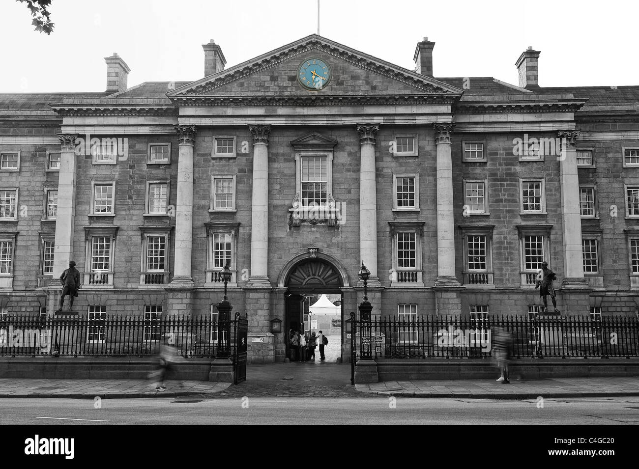 Trinity college dublin gate hi-res stock photography and images - Alamy