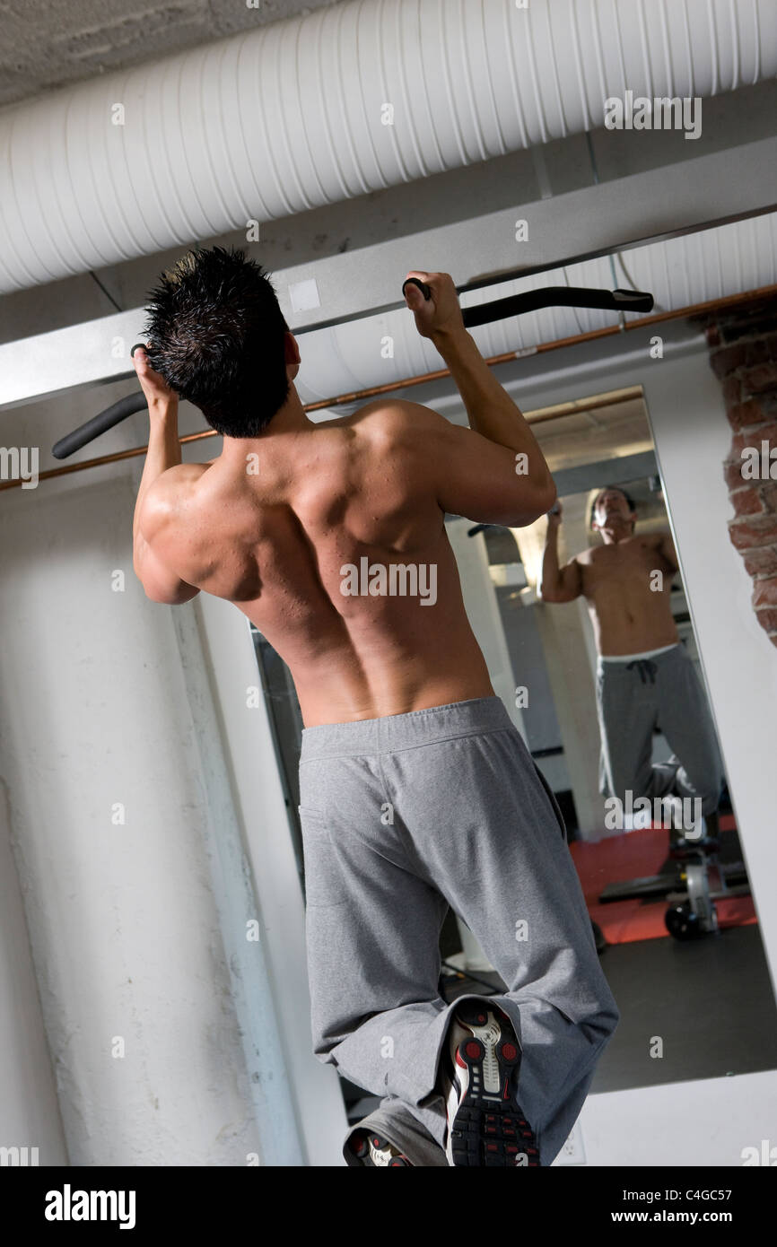fit male working out in a gym shirtless Stock Photo - Alamy