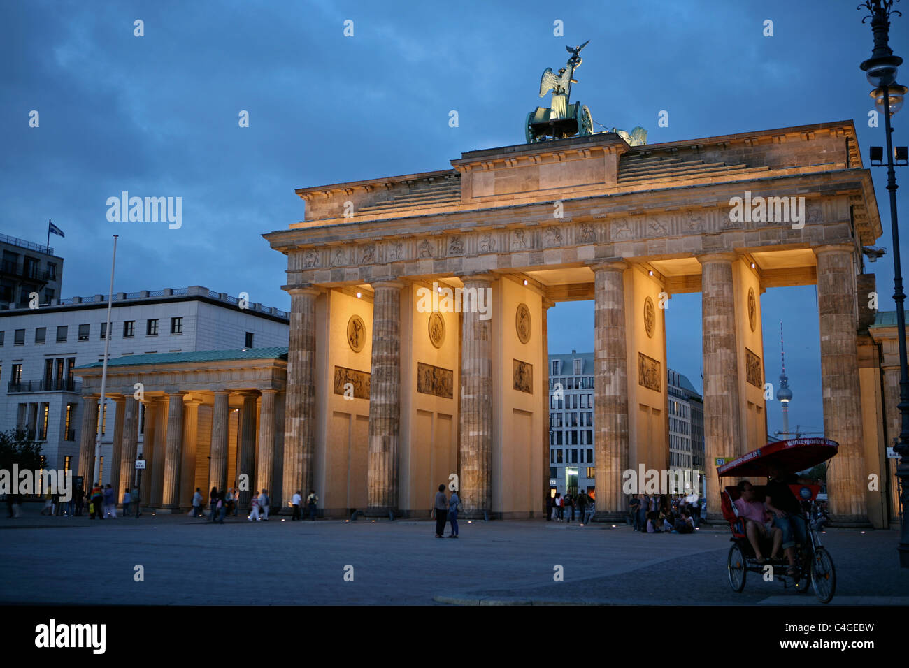 The Brandenburg gate at night in Berlin, Germany Stock Photo - Alamy