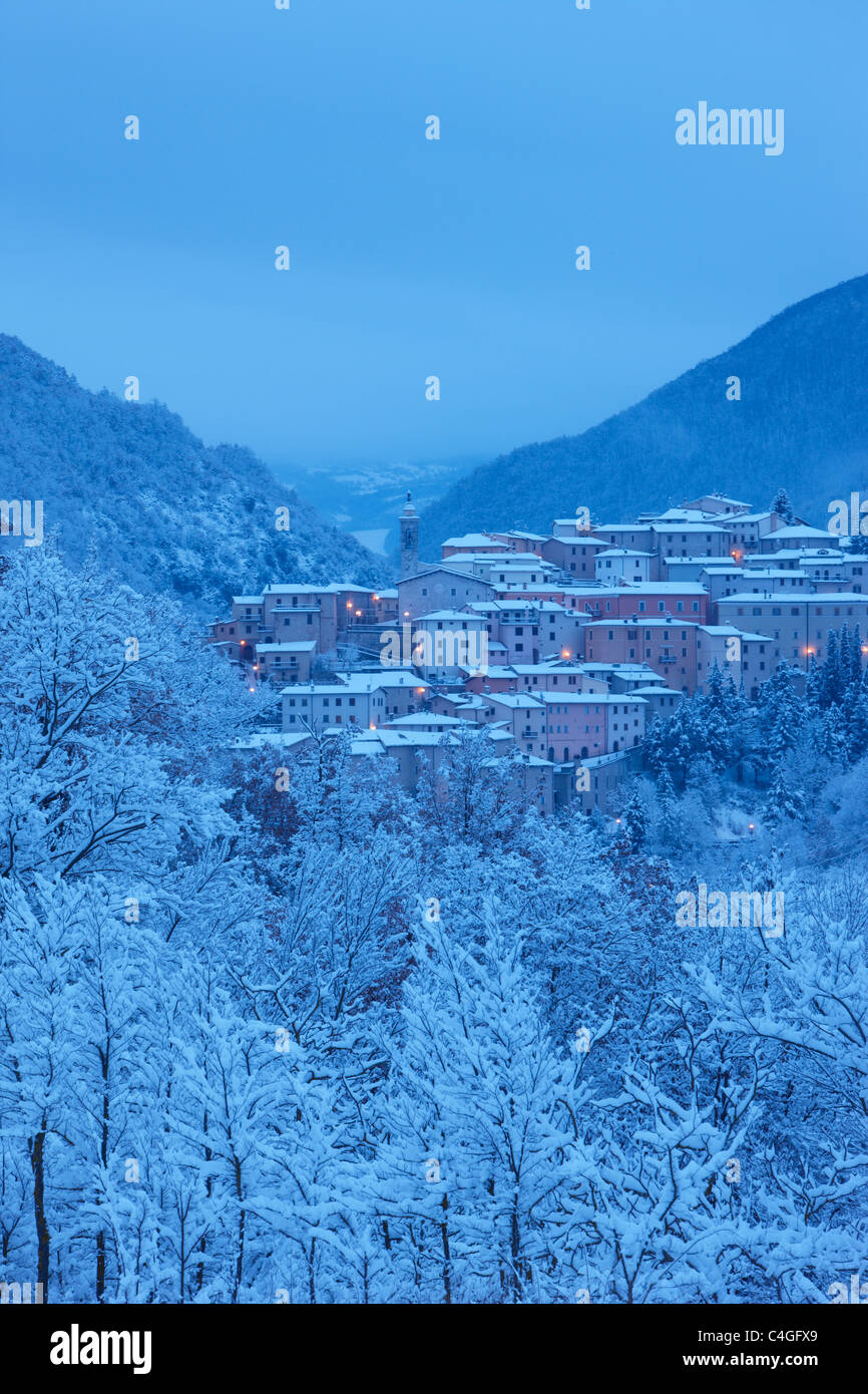 Preci at dawn in winter, Valnerina, Monti Sibillini National Park ...