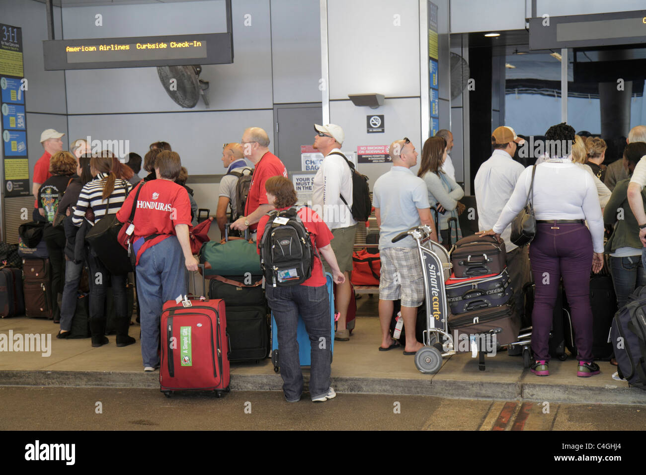 Curbside Check In High Resolution Stock Photography and Images - Alamy