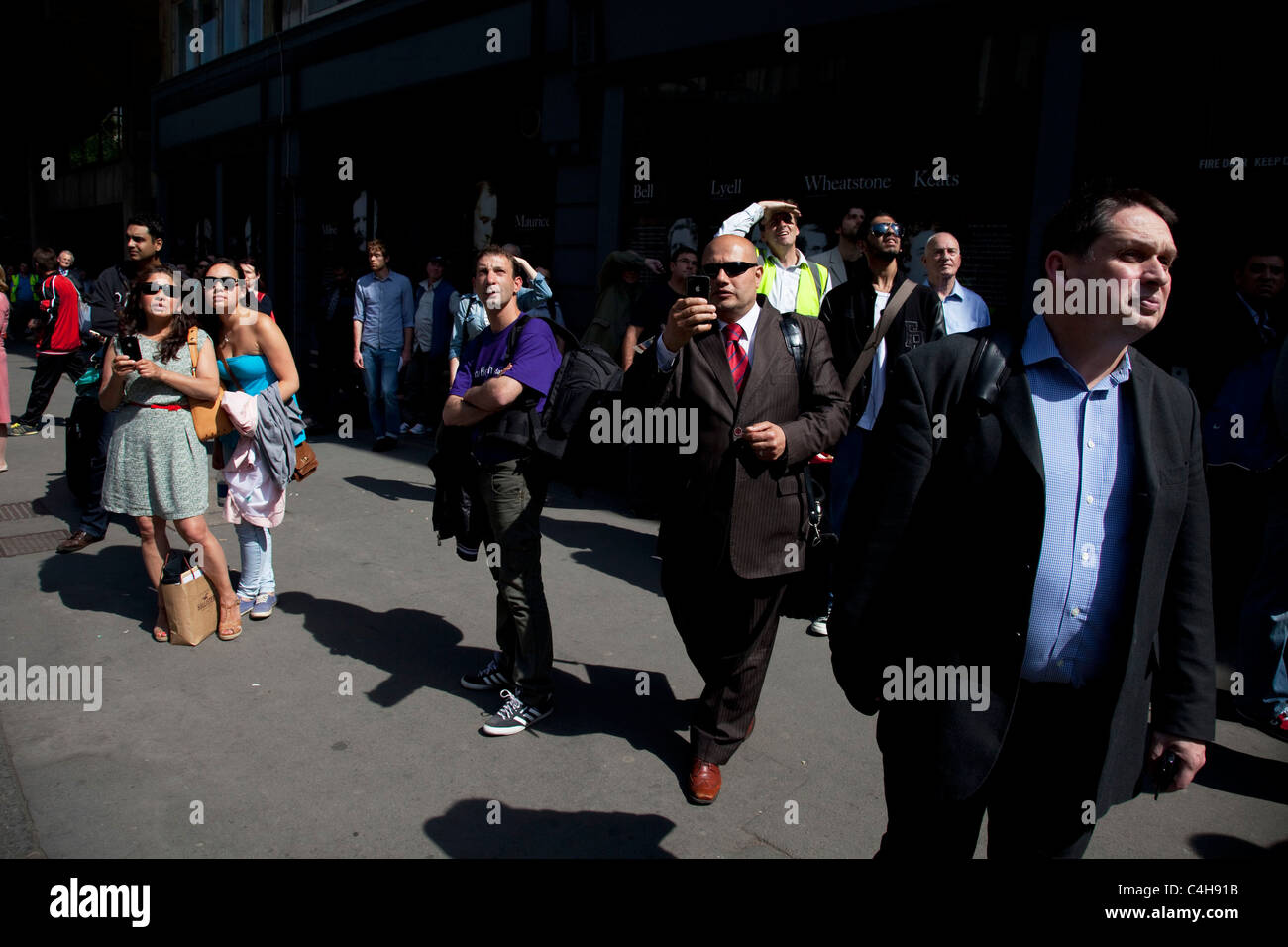 Onlookers hi-res stock photography and images - Alamy