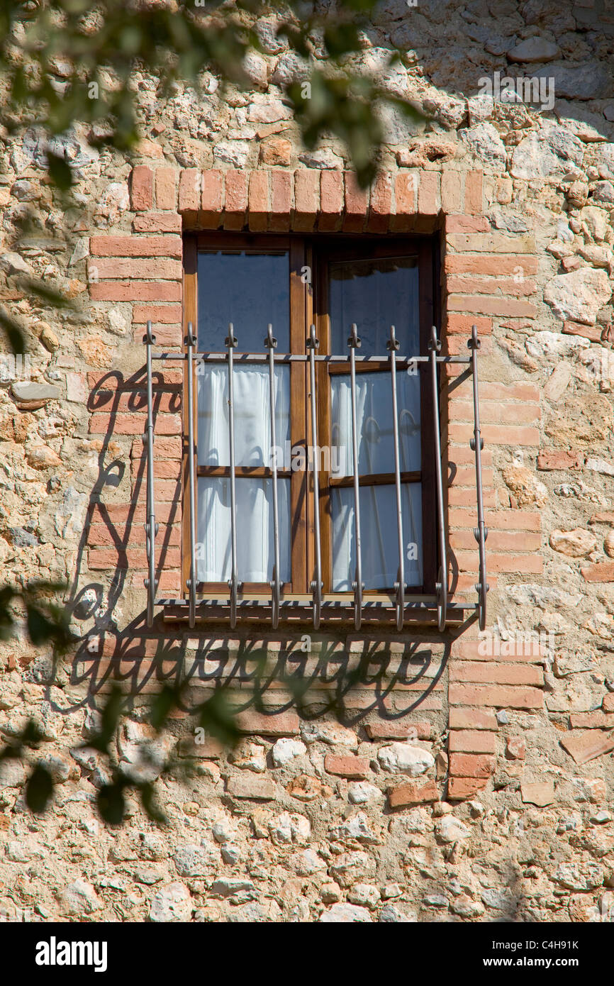 Tuscan house and window, Barigianino, Rosia (Sovicille), Tuscany, Italy ...