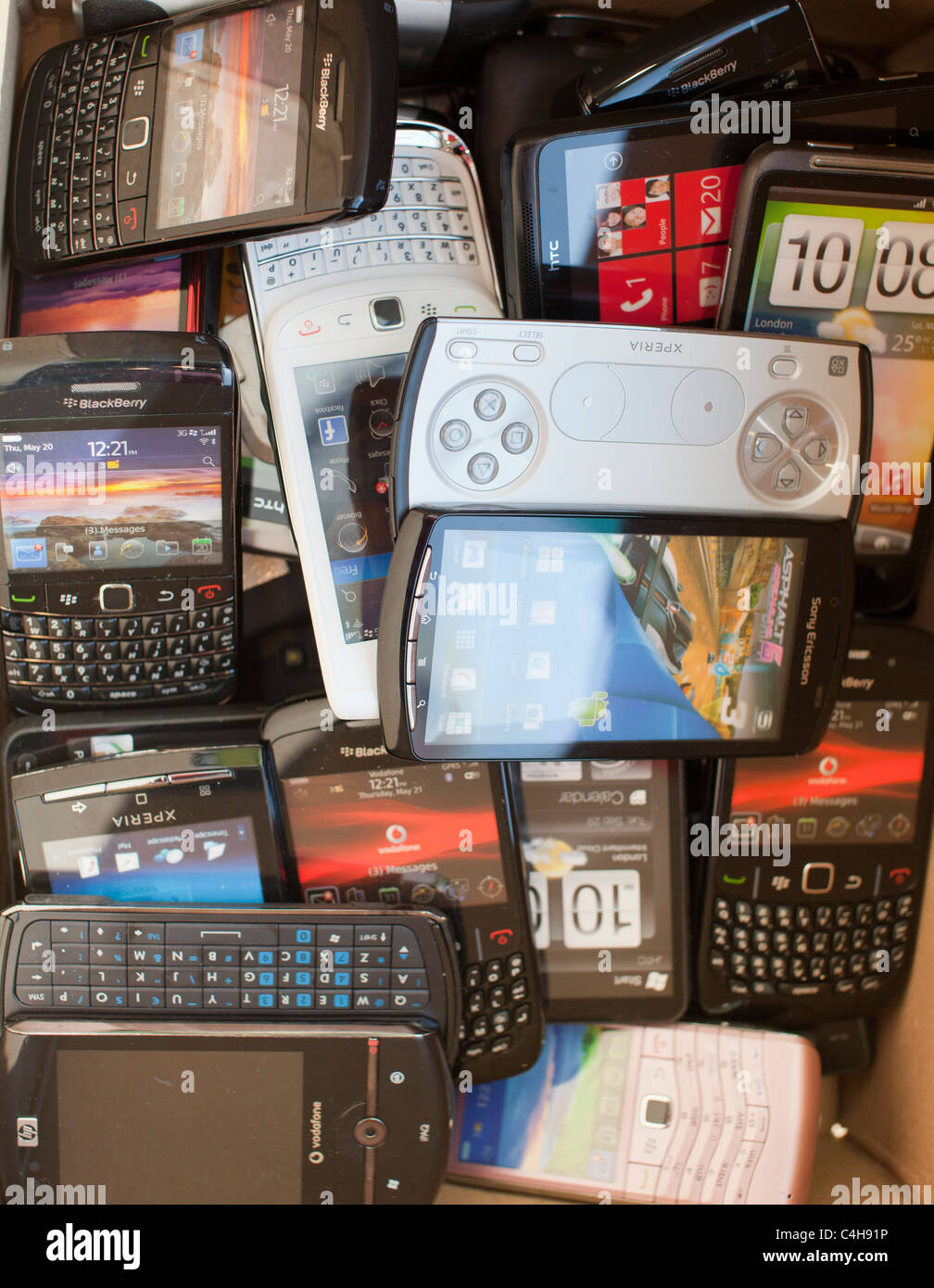 Cellphones recycle hi-res stock photography and images - Alamy