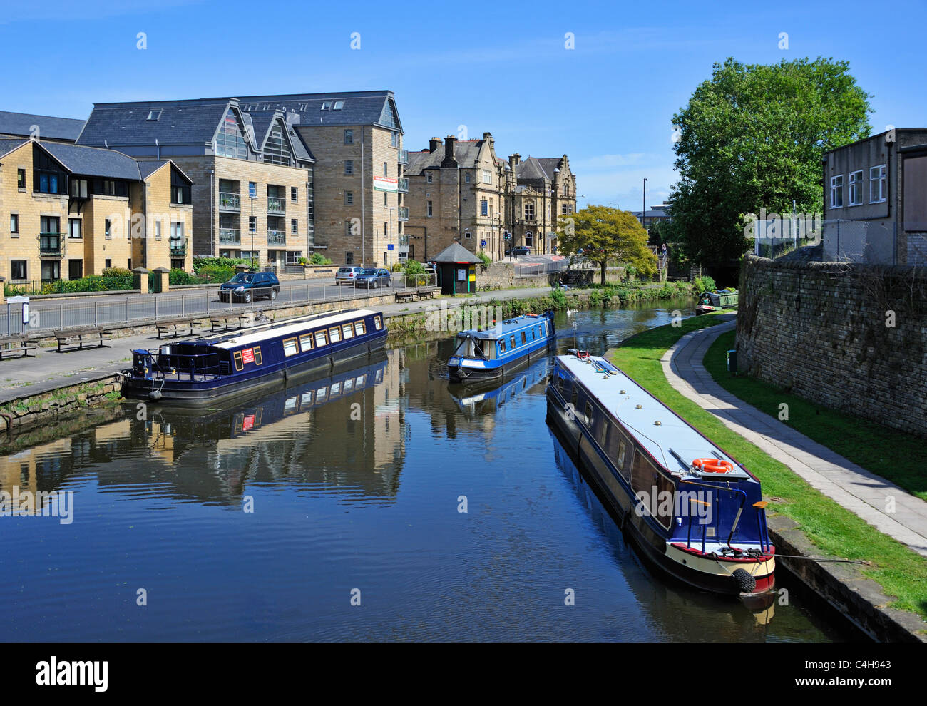 Lancashire kendal canal hi-res stock photography and images - Alamy
