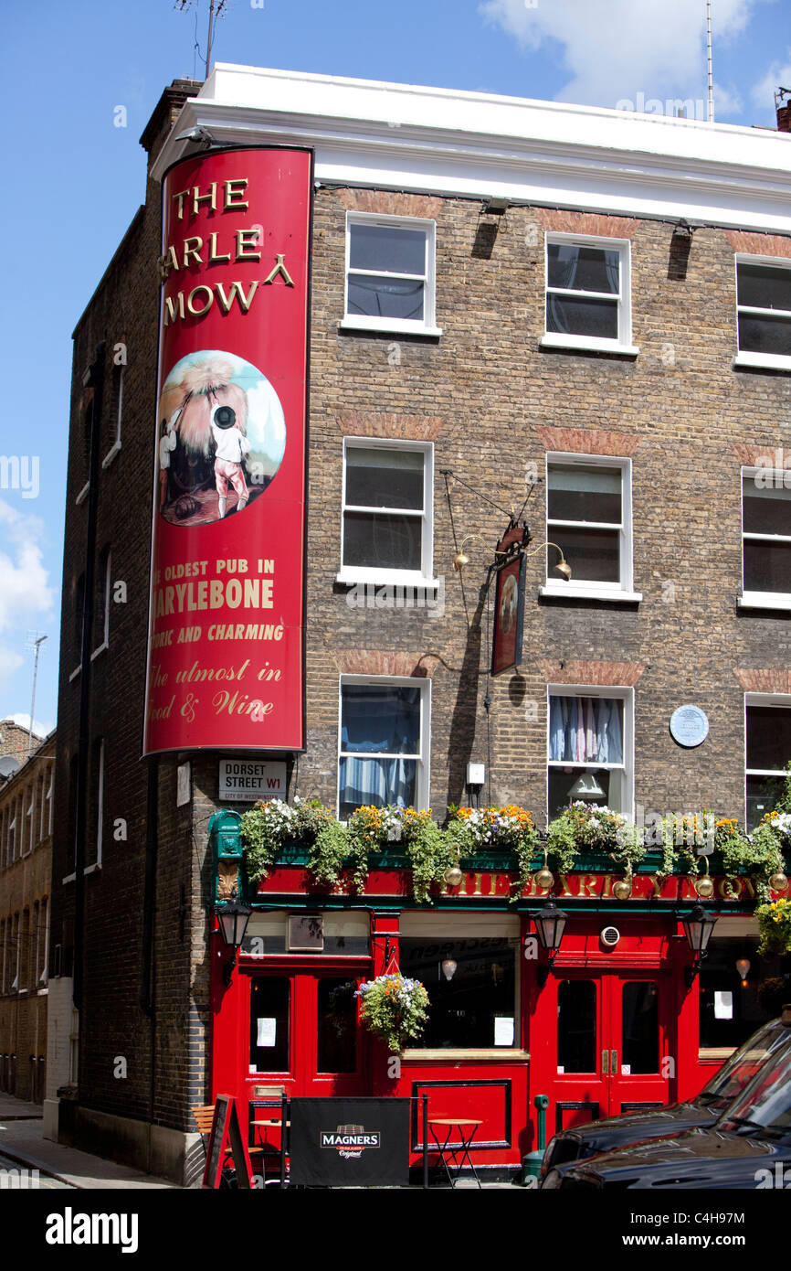 English pub exterior hi-res stock photography and images - Alamy