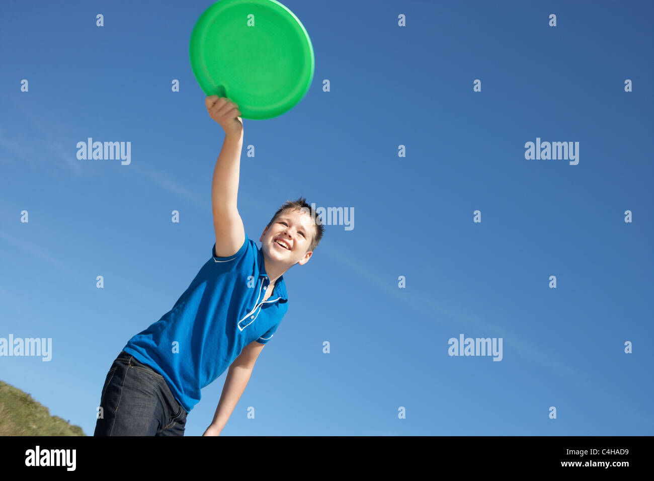 Boy playing frisbee on beach Stock Photo - Alamy