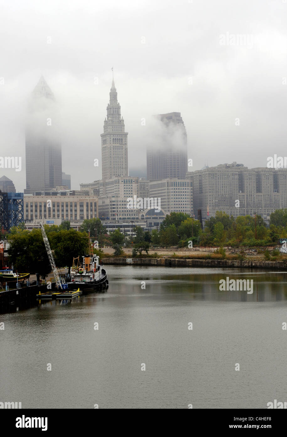 Downtown cleveland ohio fog hi-res stock photography and images - Alamy