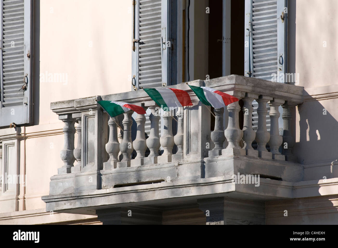 balcony balconies italy italian flag flags apartment apartments home ...