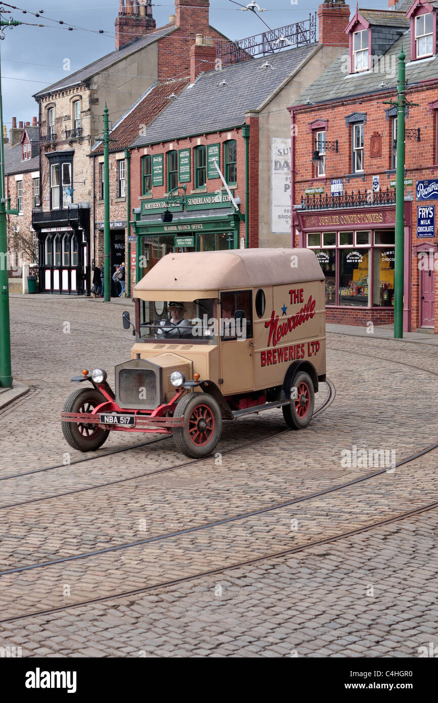 Old delivery van hi-res stock photography and images - Alamy