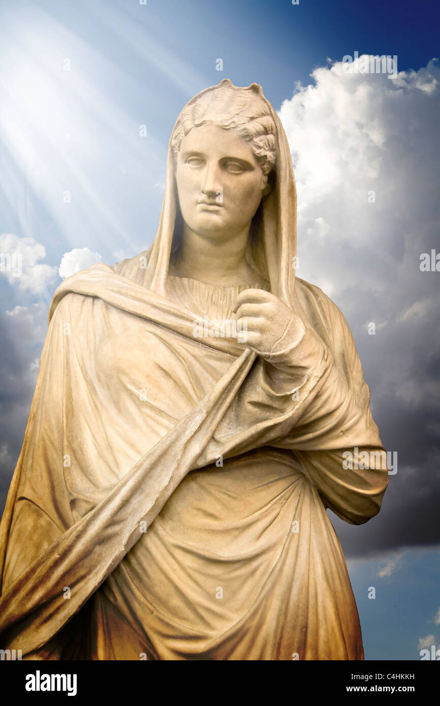 Antigua Greek lady, classic art sculpture Stock Photo - Alamy