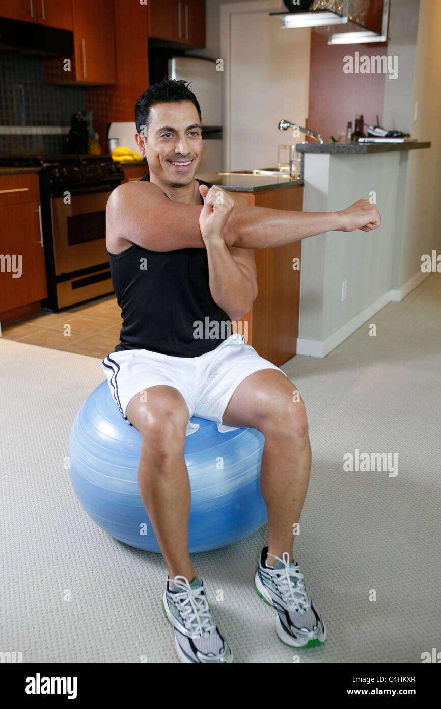 Fit guy working out at home Stock Photo - Alamy