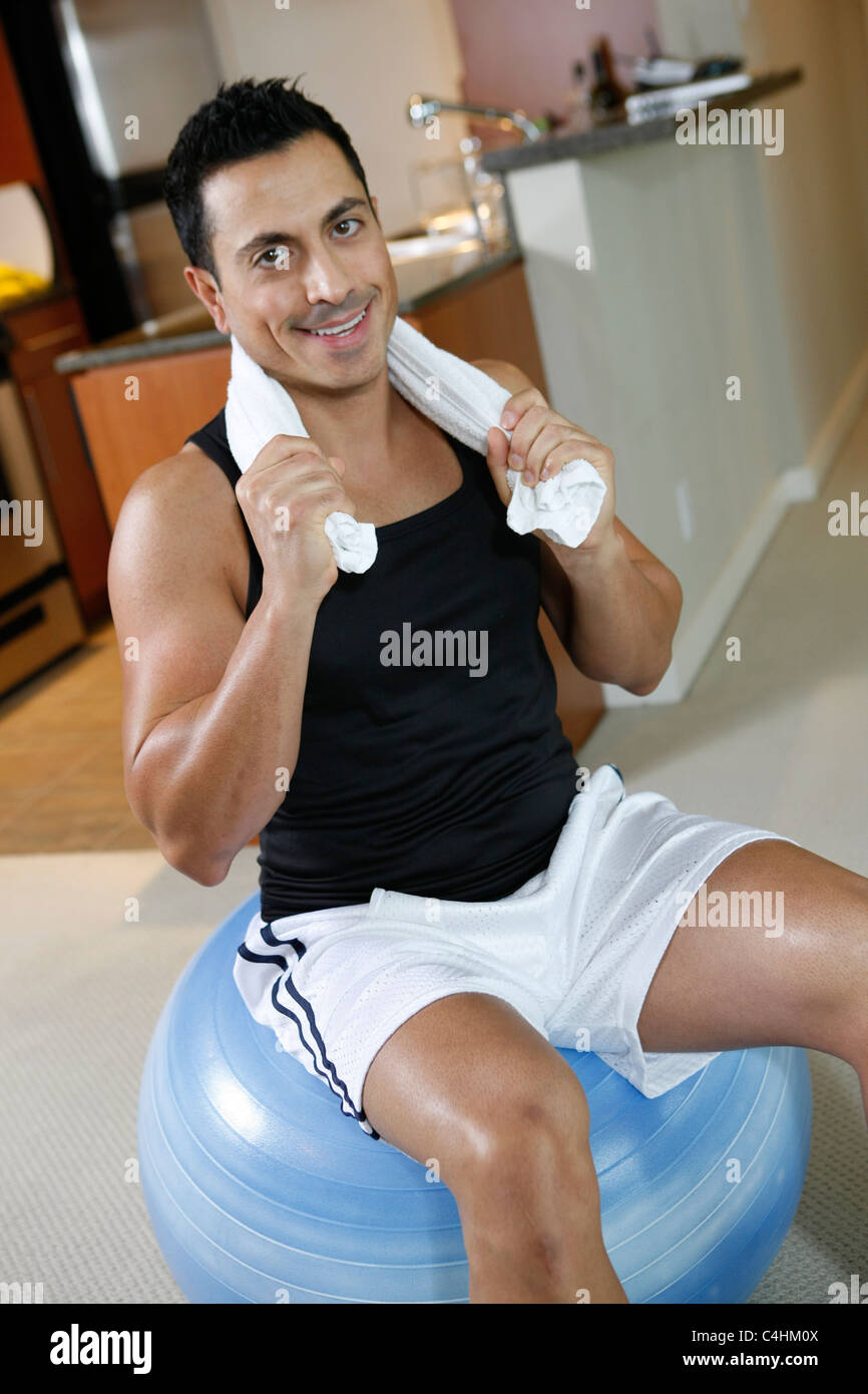 Fit guy working out at home Stock Photo - Alamy