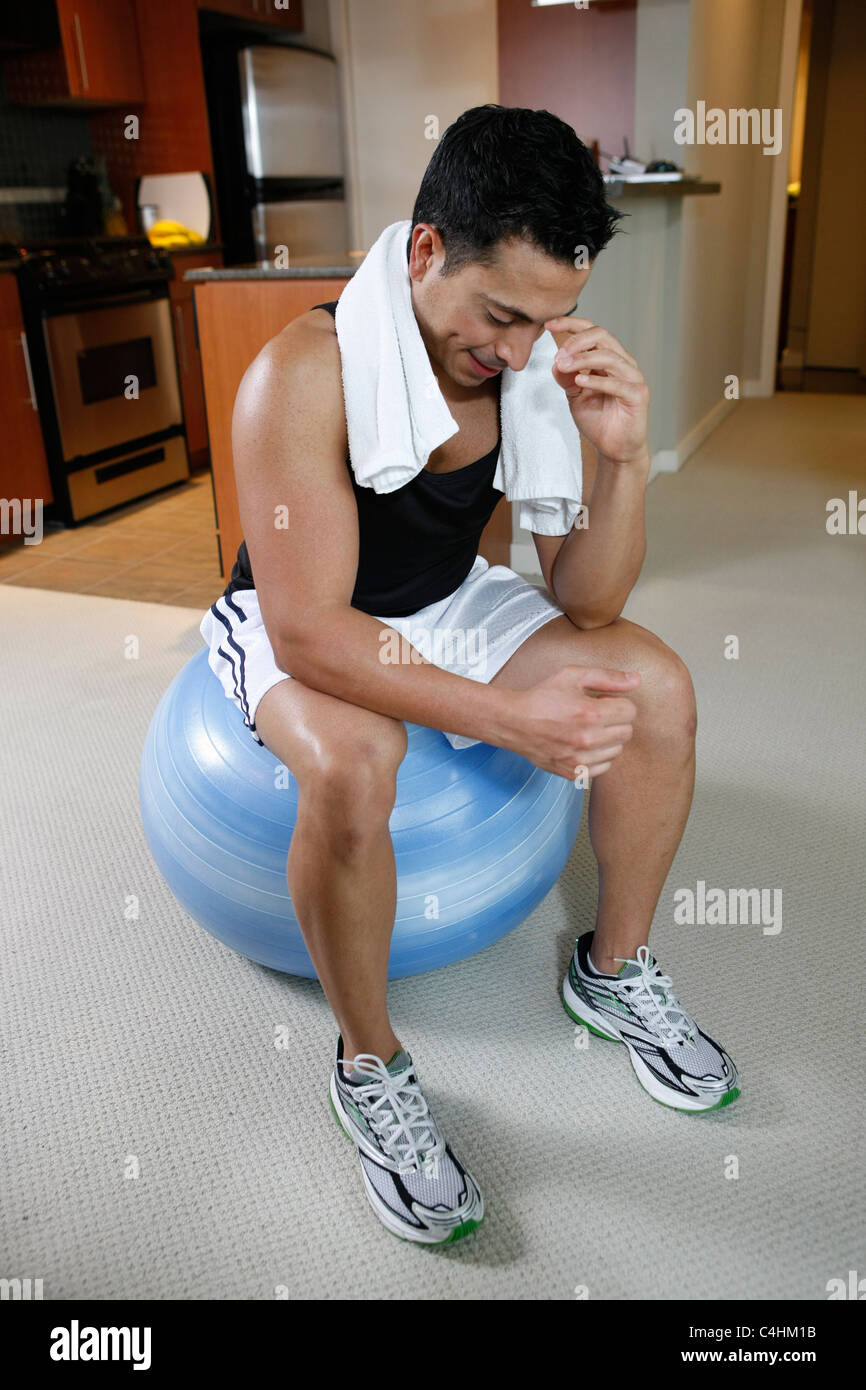 Fit guy working out at home Stock Photo - Alamy