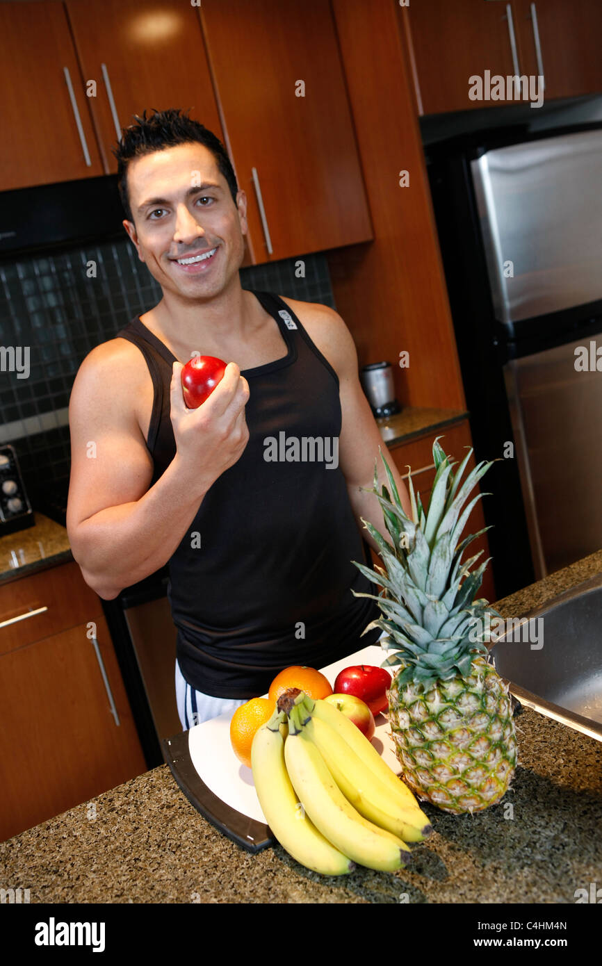 man eating healthy Stock Photo - Alamy