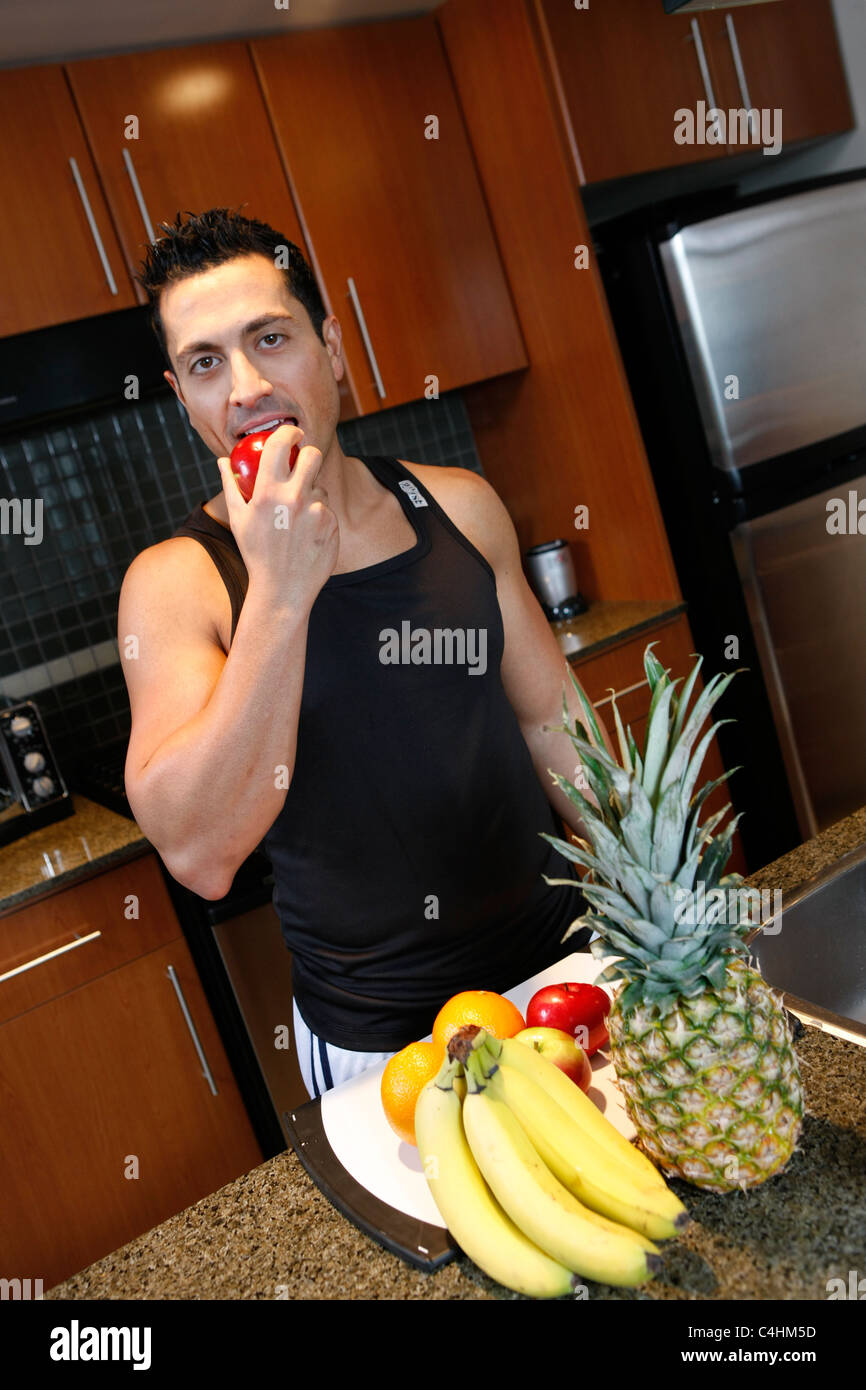 man eating healthy Stock Photo - Alamy