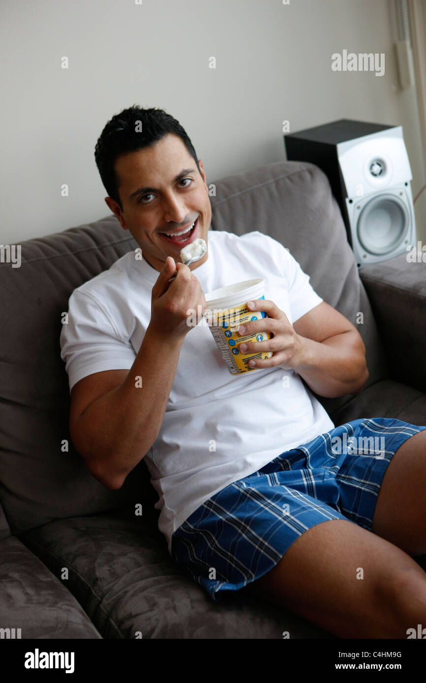 man eating healthy Stock Photo - Alamy
