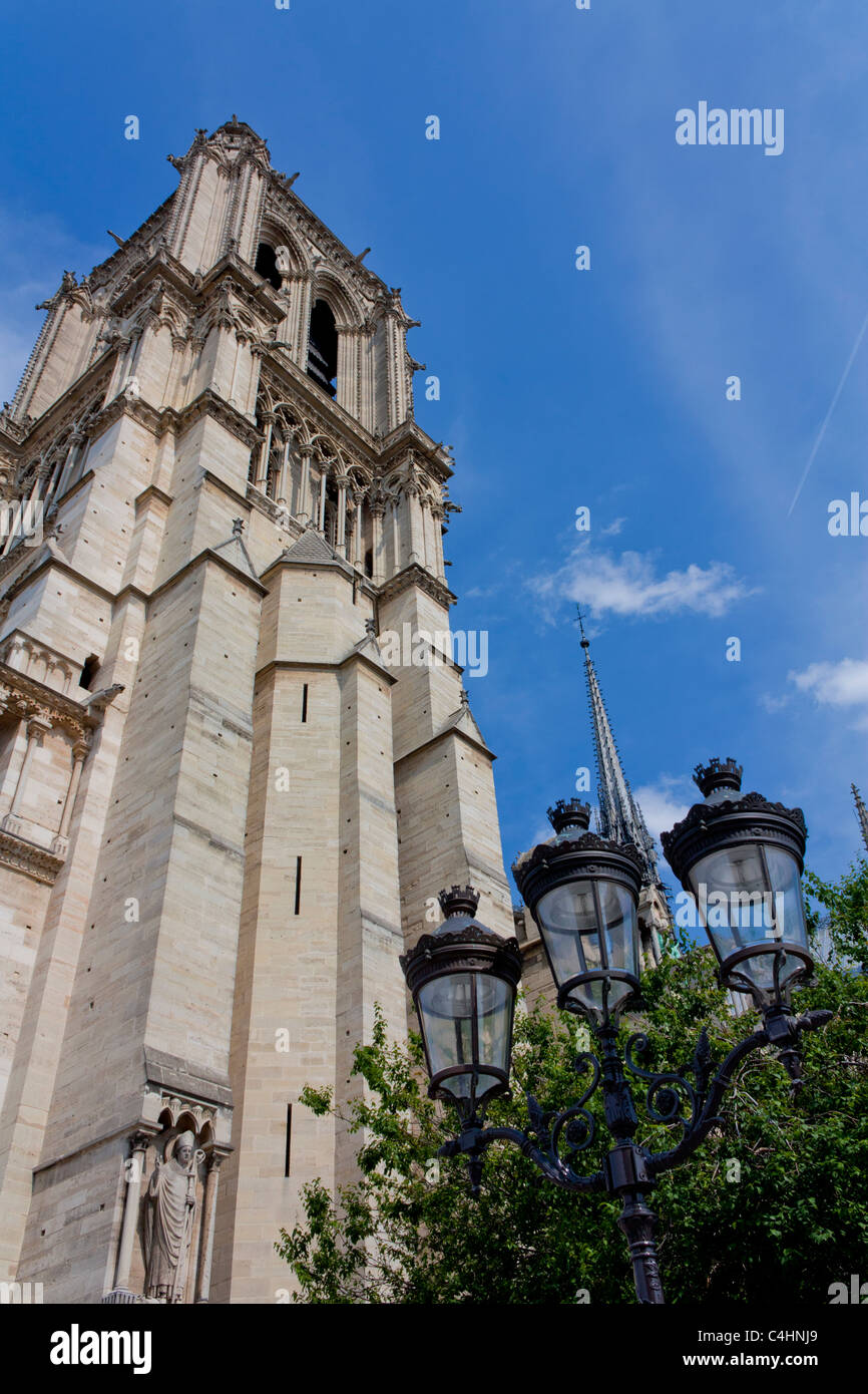 Back of notre dame cathedral paris france hi-res stock photography and ...